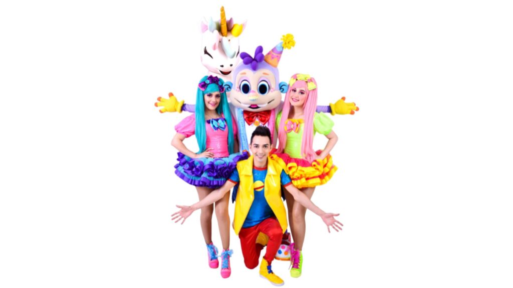 Personajes de Piedra, Papel o Tijera van en busca del Unicornio Mágico